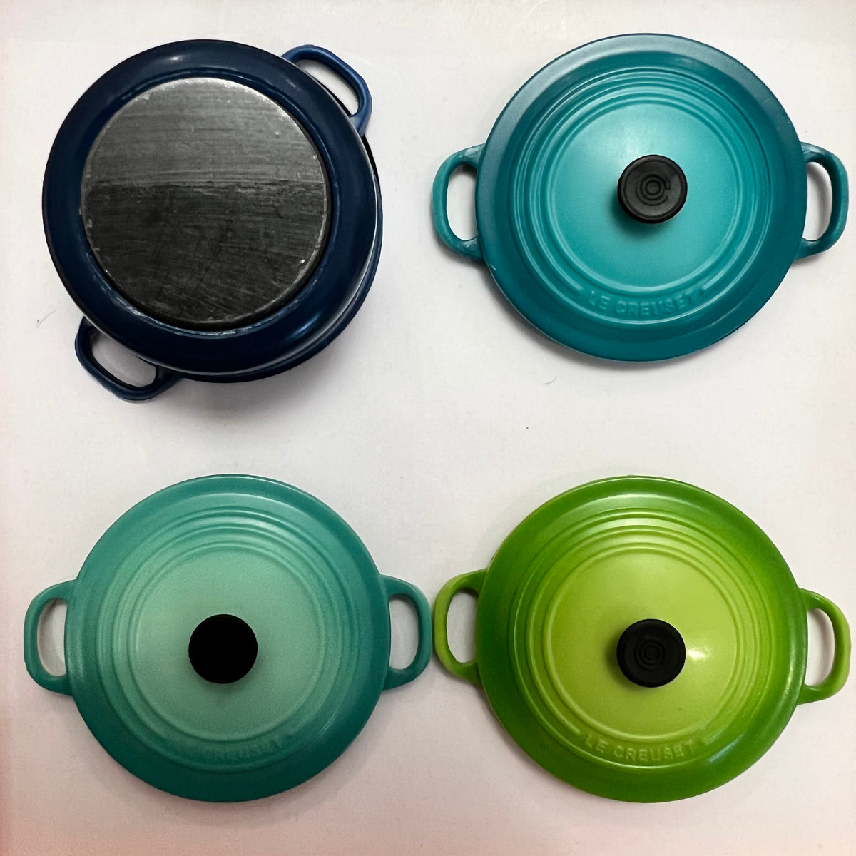 Le Creuset Round Dutch Oven Magnets, Set of 4 (B) – LittleLuxeOfLife